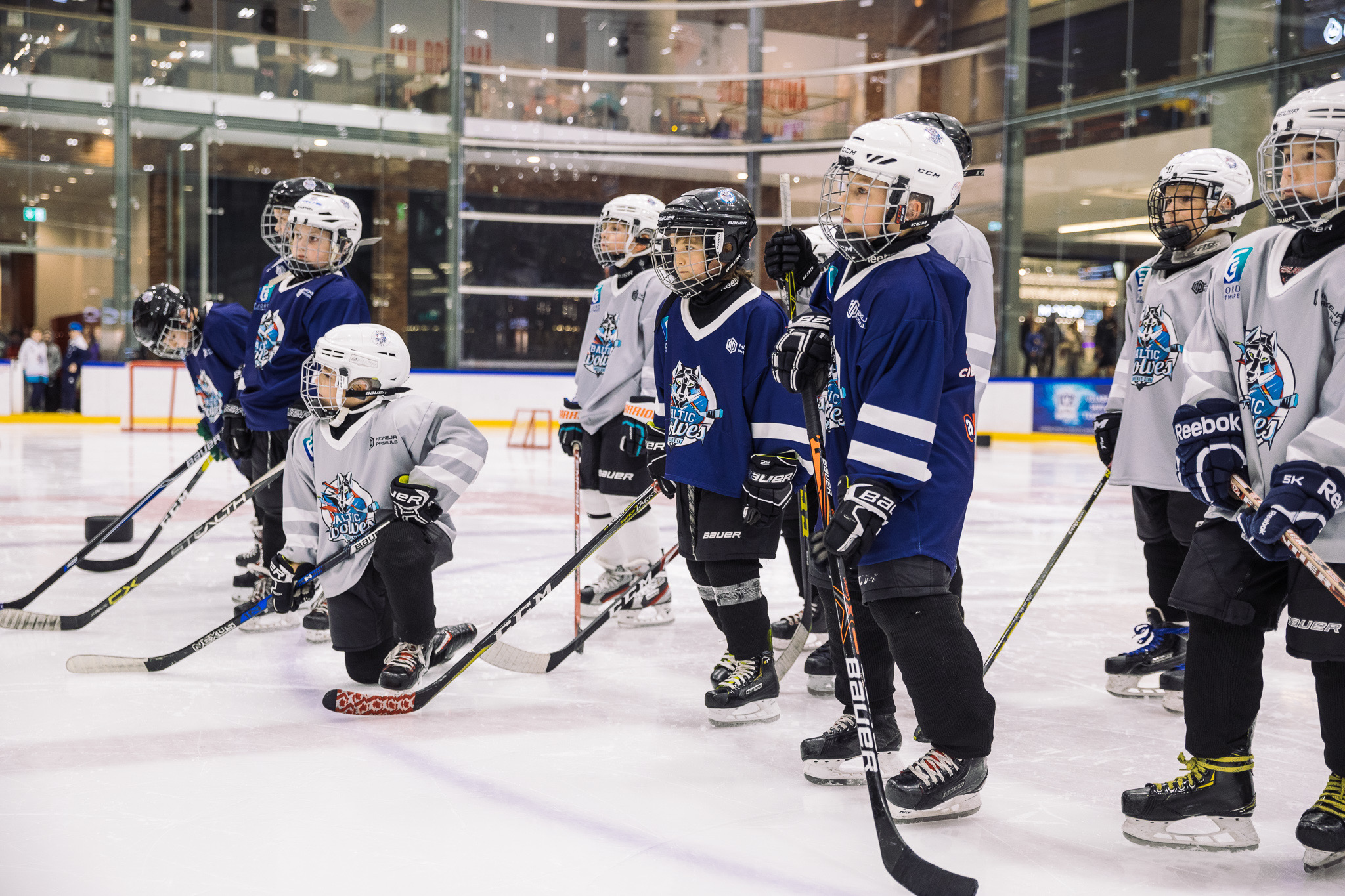 “Maxima Latvija” kopš pagājušā gada atbalsta bērnu un jauniešu hokeju ...